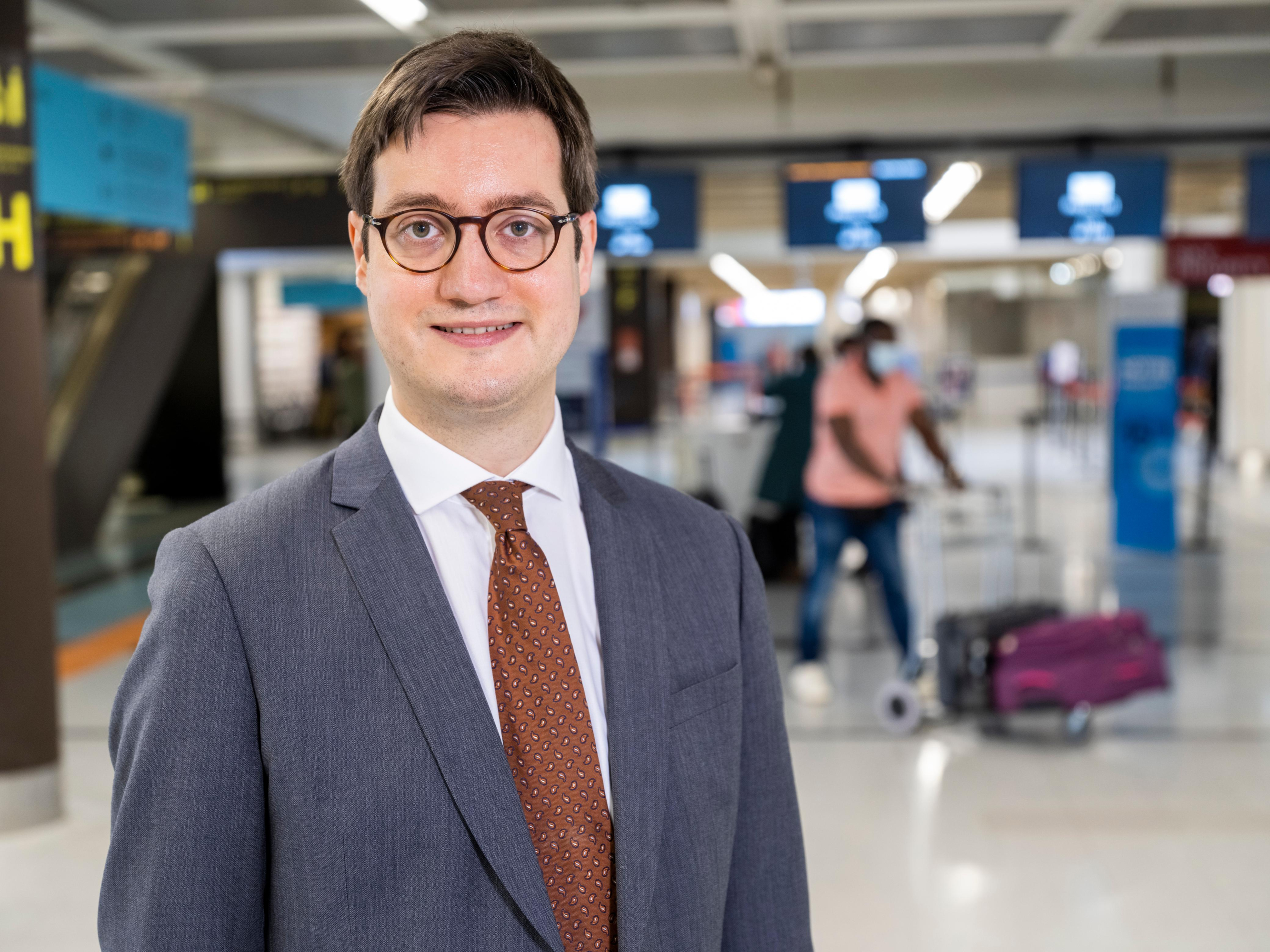 Designan a Cyril Girot como nuevo director general de Aerodom