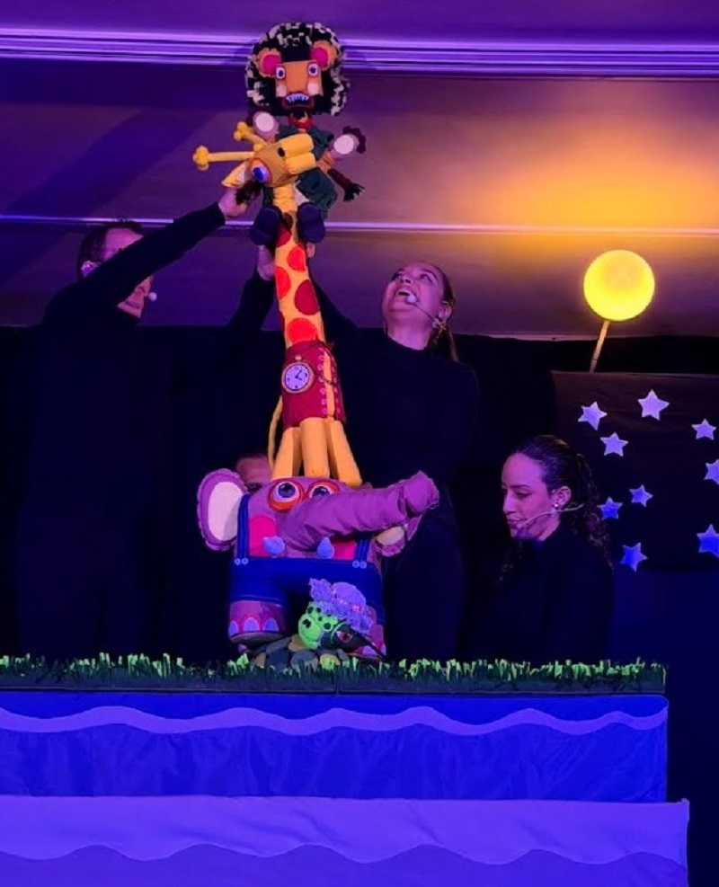 Todos podemos probar un pedacito de luna... Teatro educativo, pero no ...