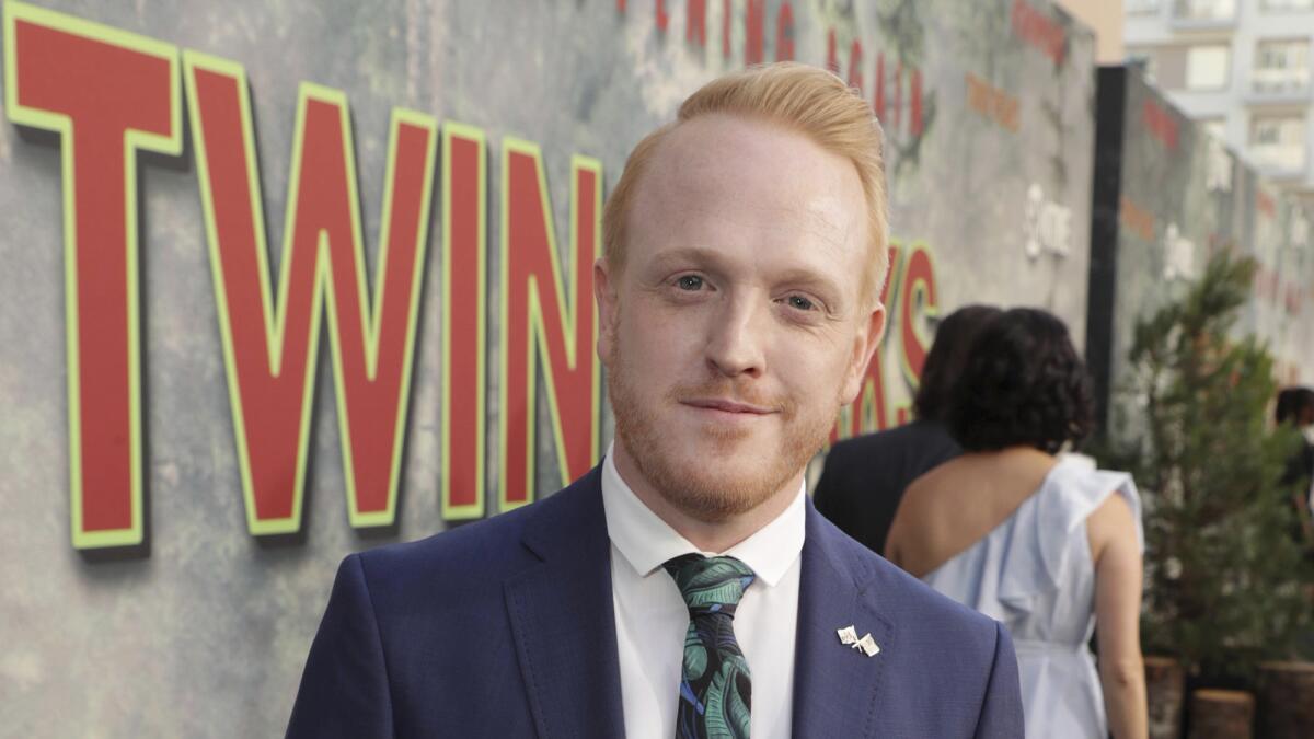 Muere a los 44 años Owain Rhys Davies, actor galés de series como 'Twin ...
